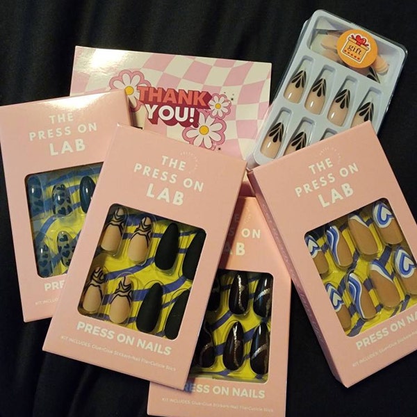 24 Pcs Floral Checkerboard Press-on Nail Set/ Almond Shape - Etsy