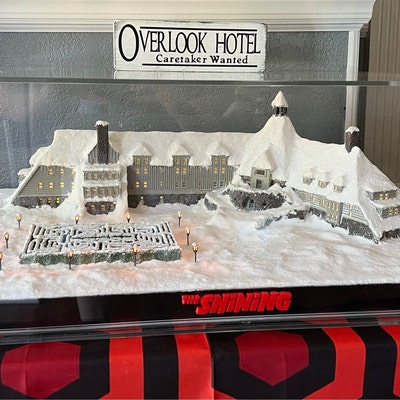 Midsommar Yellow Pyramid Building Midsommar Temple Miniature Diorama ...