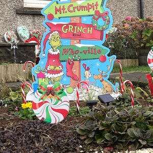 FULL SET Giant Grinch 6ft With Max and Sign Pole Christmas - Etsy UK