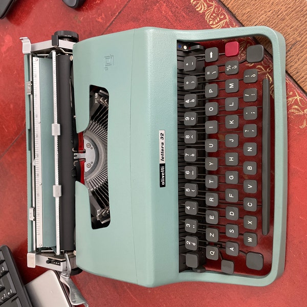 OLIVETTI LETTERA 22 1961 Made in Italy Blue Manual Portable Perfect ...