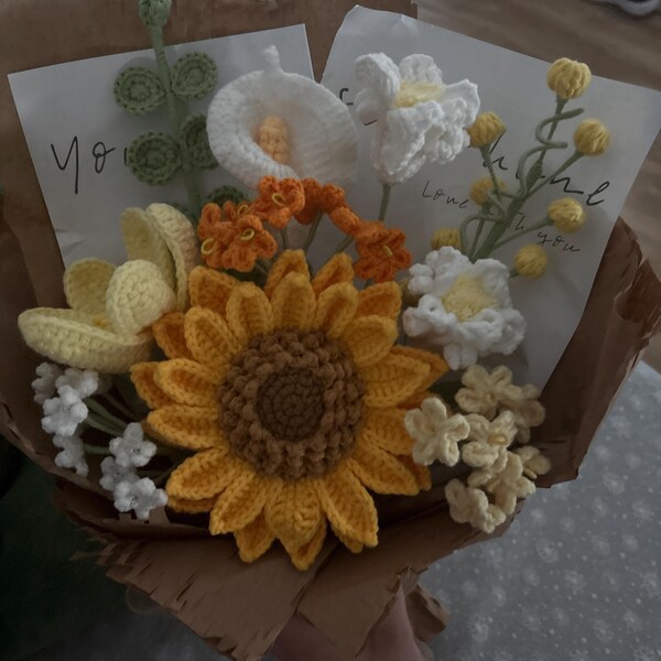 Chunky Yarn Rose Bouquet Crochet Pattern – Handmade Flower Amigurumi ...