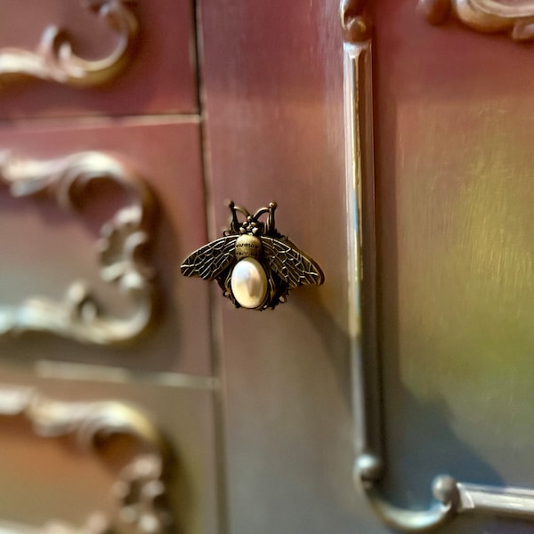 Bee Knob Cabinet Knob Dresser Knobs Funiture Knob Pull / Dresser Pull / Cabinet Knob / Furniture ...