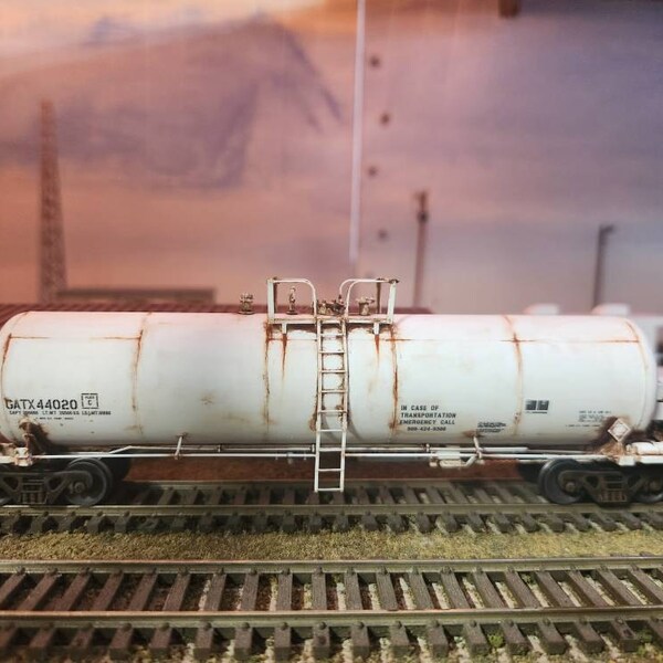 HO Scale Weathered Intermountain Canadian Pacific Cylindrical Covered ...