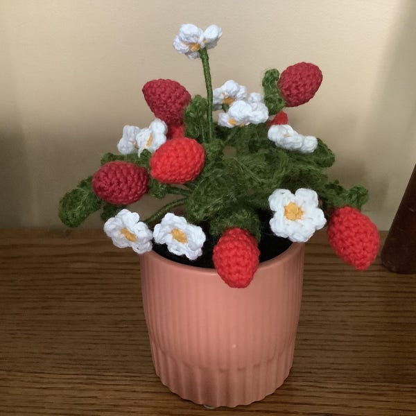 Crochet Strawberry Plant Pattern: Amigurumi Flowers PDF - Etsy