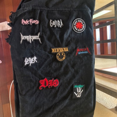 Random Lot of 10 Rock Band Pin Brooches Badges Music Punk Roll Heavy ...