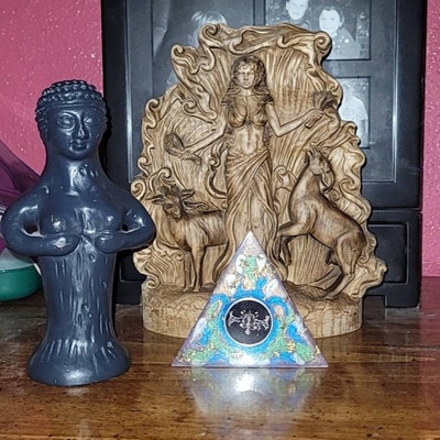 Shadow Altar Table - Etsy