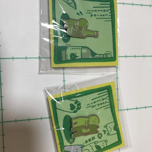 PREORDER: Little Green Man Enamel Pin - GLOWS - Etsy