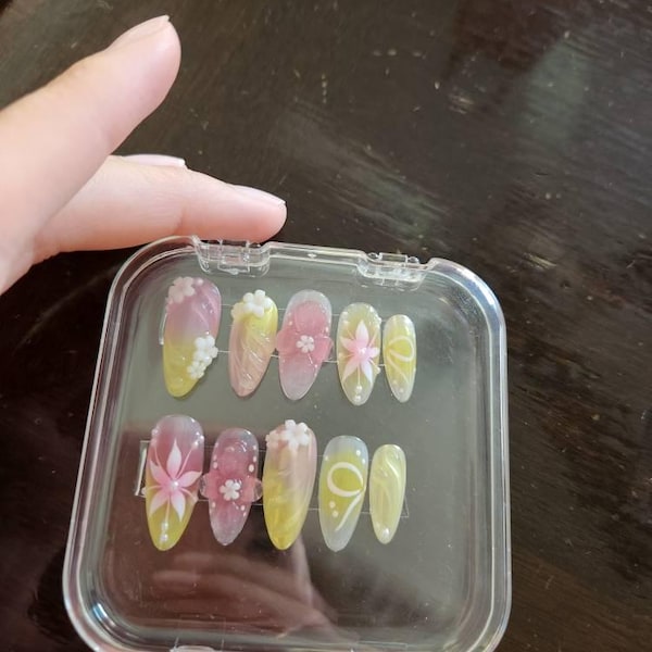 Galaxy-inspired Press on Nails With Abstract Twists| Starry Night ...