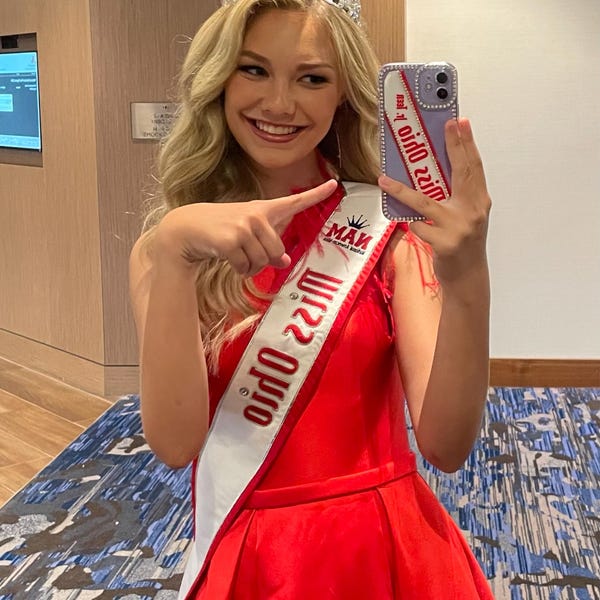 Pageant Group of 8 Digital Drawing - Etsy UK