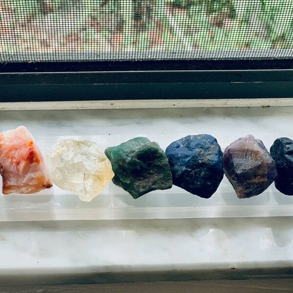 Raw Crystal 7 Chakra Set With Selenite Plate - Chakra Kit - Crystals ...