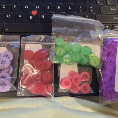 100 Button Rainbow Mix, All Colors, Assorted Sizes, Sewing, Crafting ...