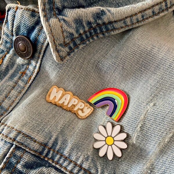 Daisy Enamel Pin Badge, a Great Gift to Brighten Anyones Day!!! - Etsy