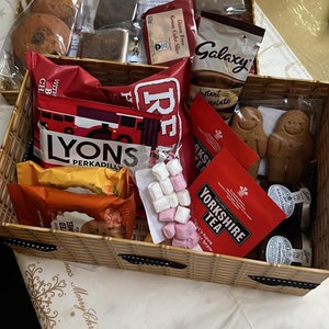 Pink Themed Deluxe Afternoon Tea Gift Hamper a Fabulous Selection of ...