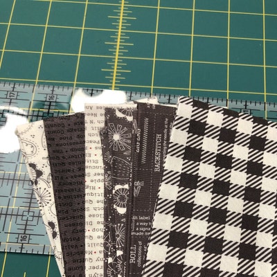 Basic Grey Figgy Pudding Poinsettias, 1 Yard, Christmas Quilting Crafting Fabric - Etsy