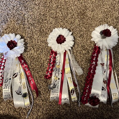 Homecoming Mum Trinkets Freshman, Sophomore, Junior, Senior in Script ...