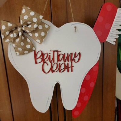 Last Name Sign, Round Initial Sign, Wedding Sign, Wedding Gift ...