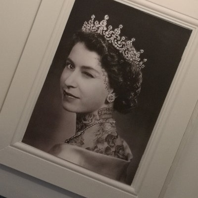 Punk Queen Queen Elizabeth Home Decor Wall Art Print Limited Edition ...