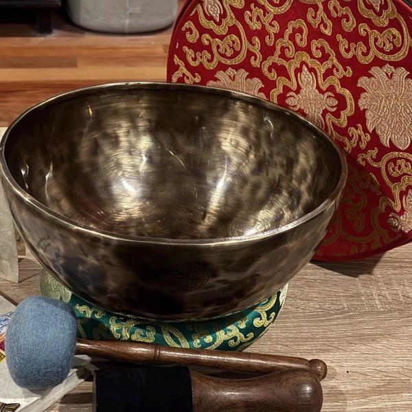 Standing Singing Bowl Feet Vibrational Therapy With Long & Deep ...