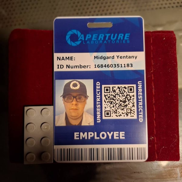Aperture Laboratories ID Card Cosplay Prop - Etsy
