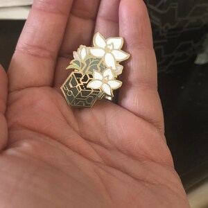 Nier: Automata enamel Pin - Etsy