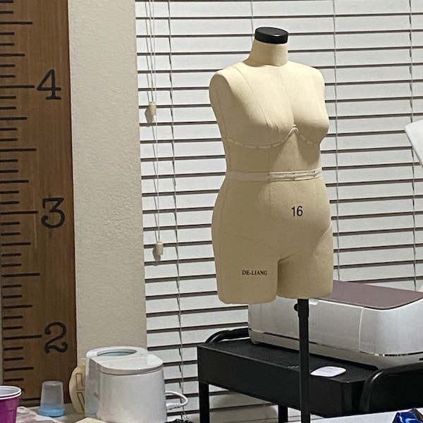 Female Plus Size 16 Half Scale Dress Form: Adjustable Miniature ...