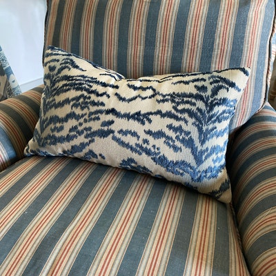 Kelly Wearstler for Lee Jofa Graffito Custom Drapes shown in Linen/onyx ...