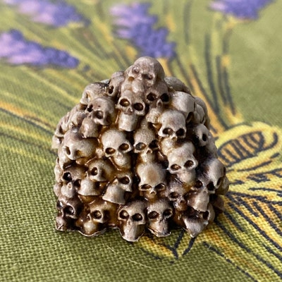 Painted Skull Pile Pillar Dungeon Furniture Bones / Hand Painted ...