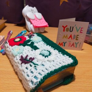 Crochet Gingham Book Sleeve, Cottagecore Book Covers, Crochet Book ...