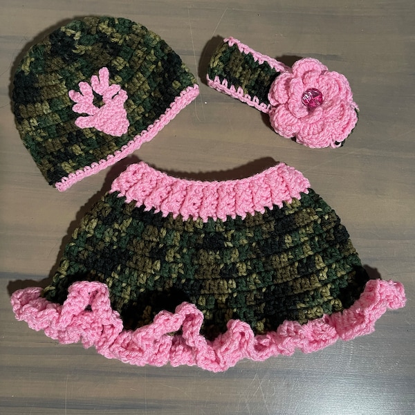 CROCHET PATTERN Camo Baby Girl Outfit, Baby Camo, Baby Hunting, Baby ...