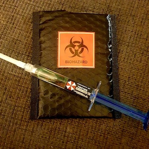 Las Plagas Parasite Syringe Resident Evil 4 Biohazard Umbrella ...