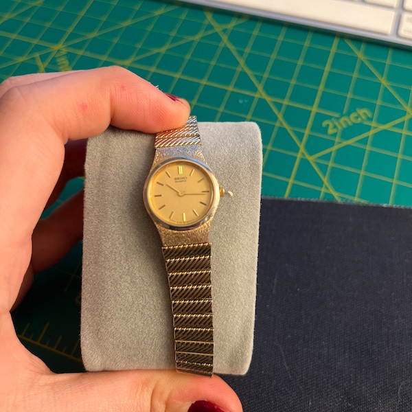 Vintage Watch / Accurist Dress Watch / White Date Dial / Quartz Watch ...