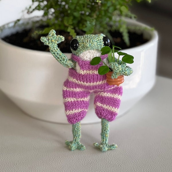 Cute Knit Frog With Sweater - Rainbow Stripey Sweater - Dot Pebbles ...