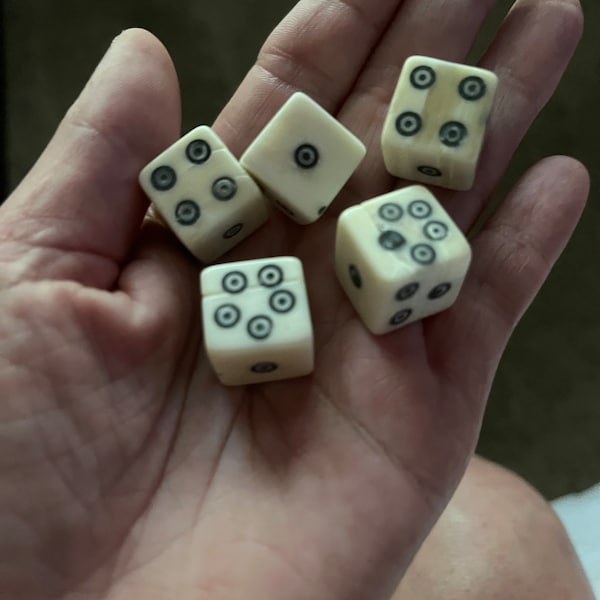UNIQUE Pip Design Large Medieval Bone Dice Set (qty 5) - Mat Cauthon's ...