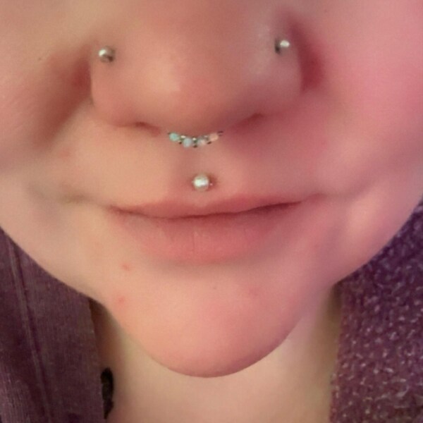 Ultra Tiny 2mm TRI-BEAD Nose Ring • Threadless Nose Stud • Dainty Nose ...