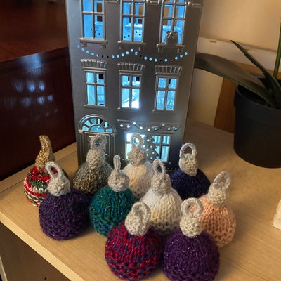 Mini Christmas Baubles Ferrero Rocher Cover Pattern, Christmas Knitting ...