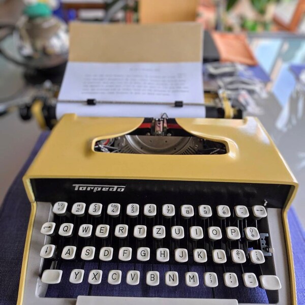 1975 Princess 500 Portable Typewriter - Etsy
