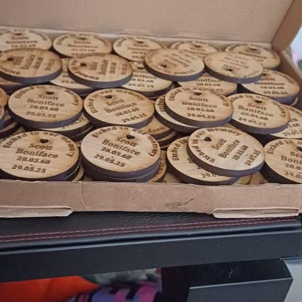 Personalised Oak Thank You Tokens Wedding Favours Circles party ...