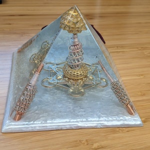 Orgone® Pyramid Metatron Light Body Accelerator Orgonite® Pyramid With ...