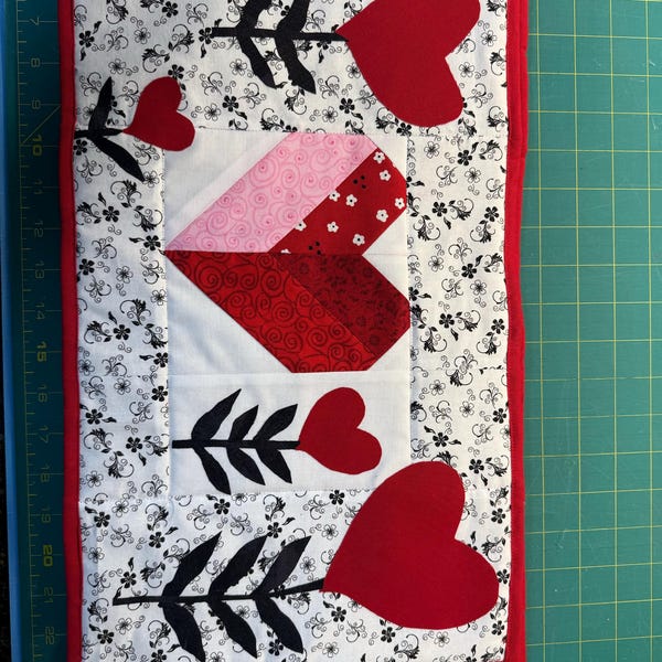 Field of Hearts Table Runner Pattern PDF - Etsy