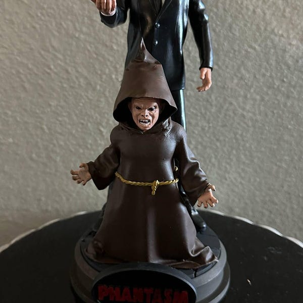 1/8th Scale "kain", Aka, "lord of Vampires", Resin Model Kit - Etsy