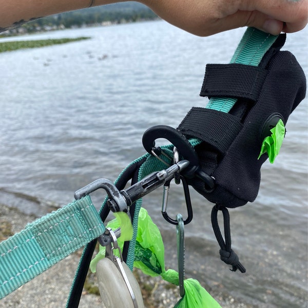 Hookapoo Dog Poop Bag Carrier Dog Poo Holder Clip on Hands Free ...