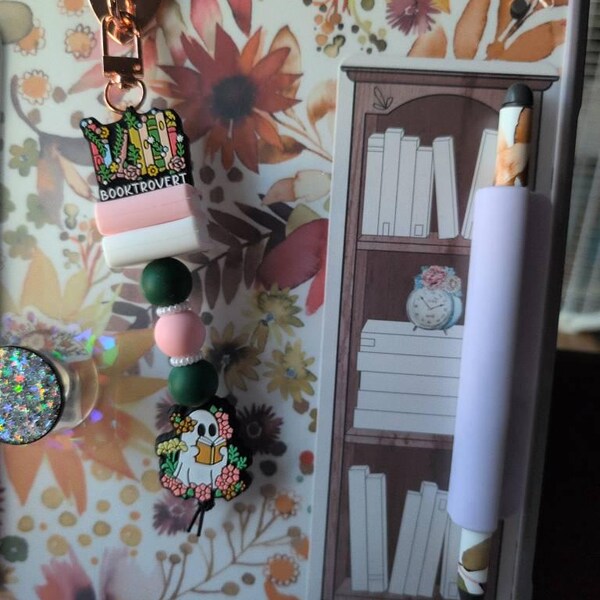 Book Stack Keychain: Booktok Kindle Accessory - Etsy