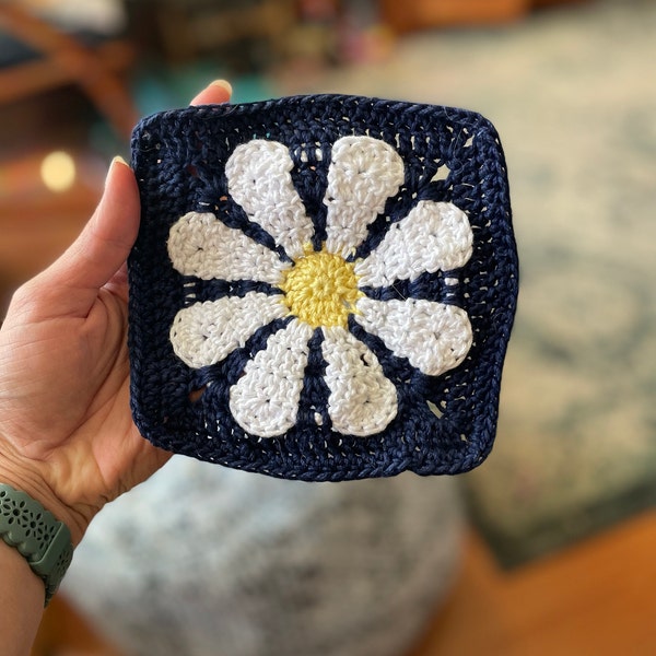 Retro Daisy Square Pattern | Floral Granny Square | DIY Crochet ...