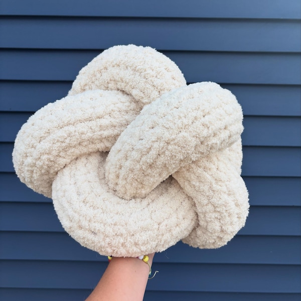 Knot Pillow Pattern • Beginner DIY Video Tutorial + PDF • Finger Knit ...