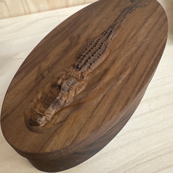 Alligator Charcuterie Board, Custom Board With Center Line Gator ...