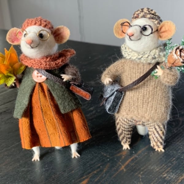 Needle Felted Mouse , Woolen Mouse , Mouse With a Autumn Leaves ...