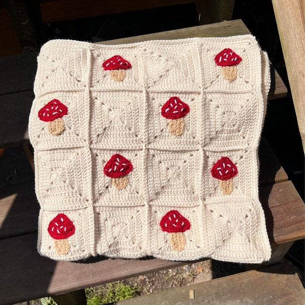 MUSHROOM GRANNY SQUARE (classic Granny Square and Mushroom Applique ...