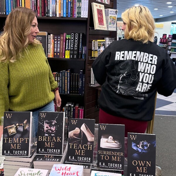 Poppy T-shirt, FBAA, Officially Licensed, JLA, Jennifer L Armentrout ...