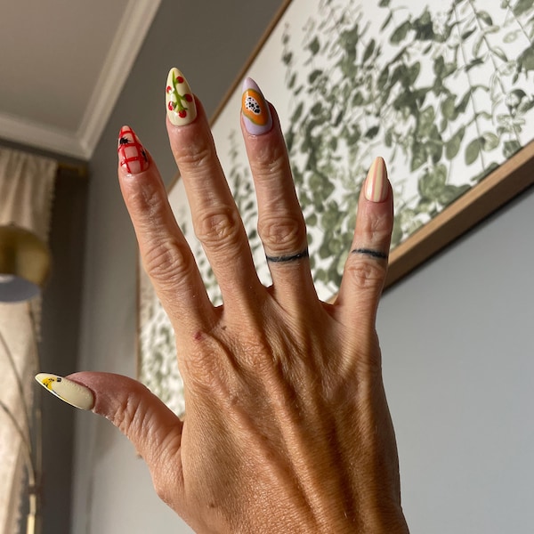 League of Legends Jinx Nail Art, Pink & Blue Graffiti Stiletto Nails ...