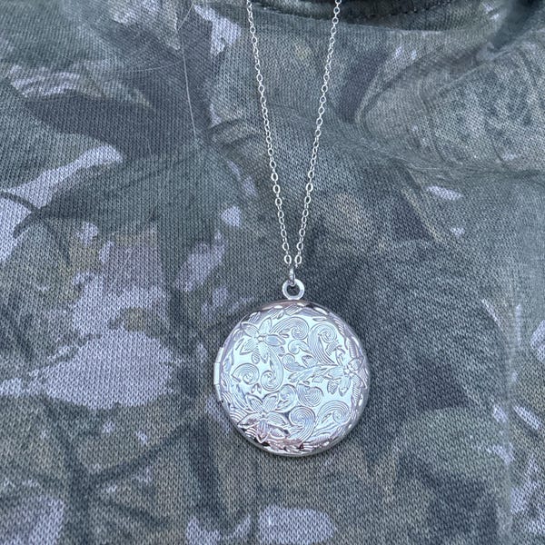 Stainless Steel Silver Round Locket Necklace - Anti-rust Keep Safe ...